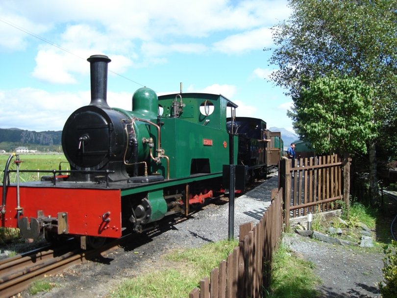 Isibutu at Gelerts Farm Halt - Narrow Gauge railway Photo Gallery