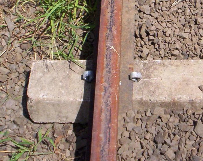 Older style concrete sleepers with "elastic Spikes" - Narrow Gauge ...