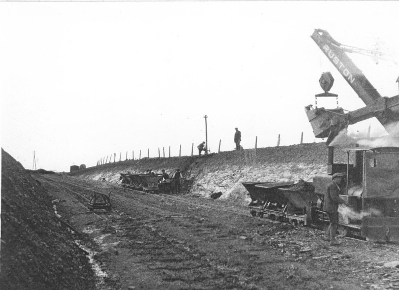 Roadbuilding 1930s - Narrow Gauge railway Photo Gallery