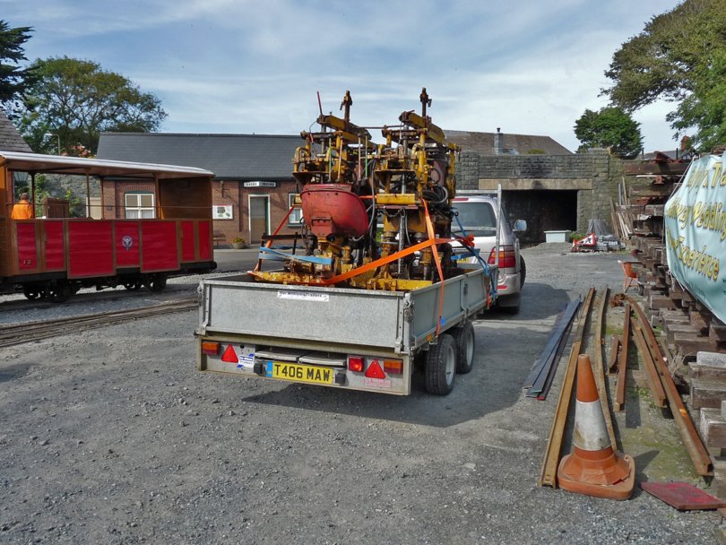Road and rail - Narrow Gauge railway Photo Gallery