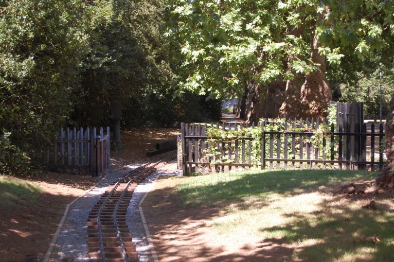 The old level crossing - Narrow Gauge railway Photo Gallery